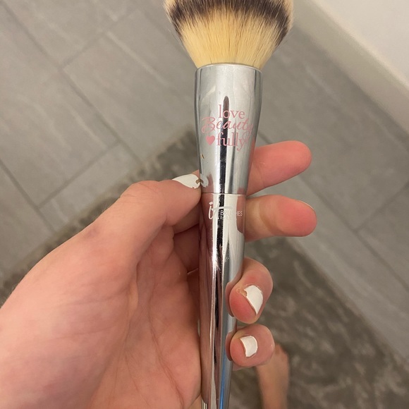 Makeup | It Cosmetics Love Beauty Fully Brush | Poshmark